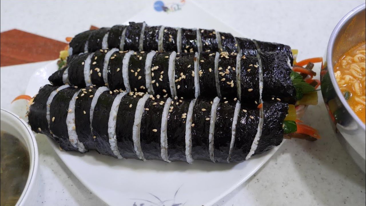 치즈두장김밥, 참치김밥, 우엉김밥, 끓인 라면과 꿀조합 김밥들 / Cheese Kimbab, Tuna Kimbab ...