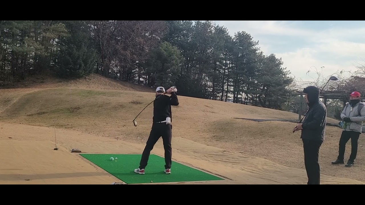 누가 캐디인가요? 골프 드라이버 #오창 #소년시대 - YouTube