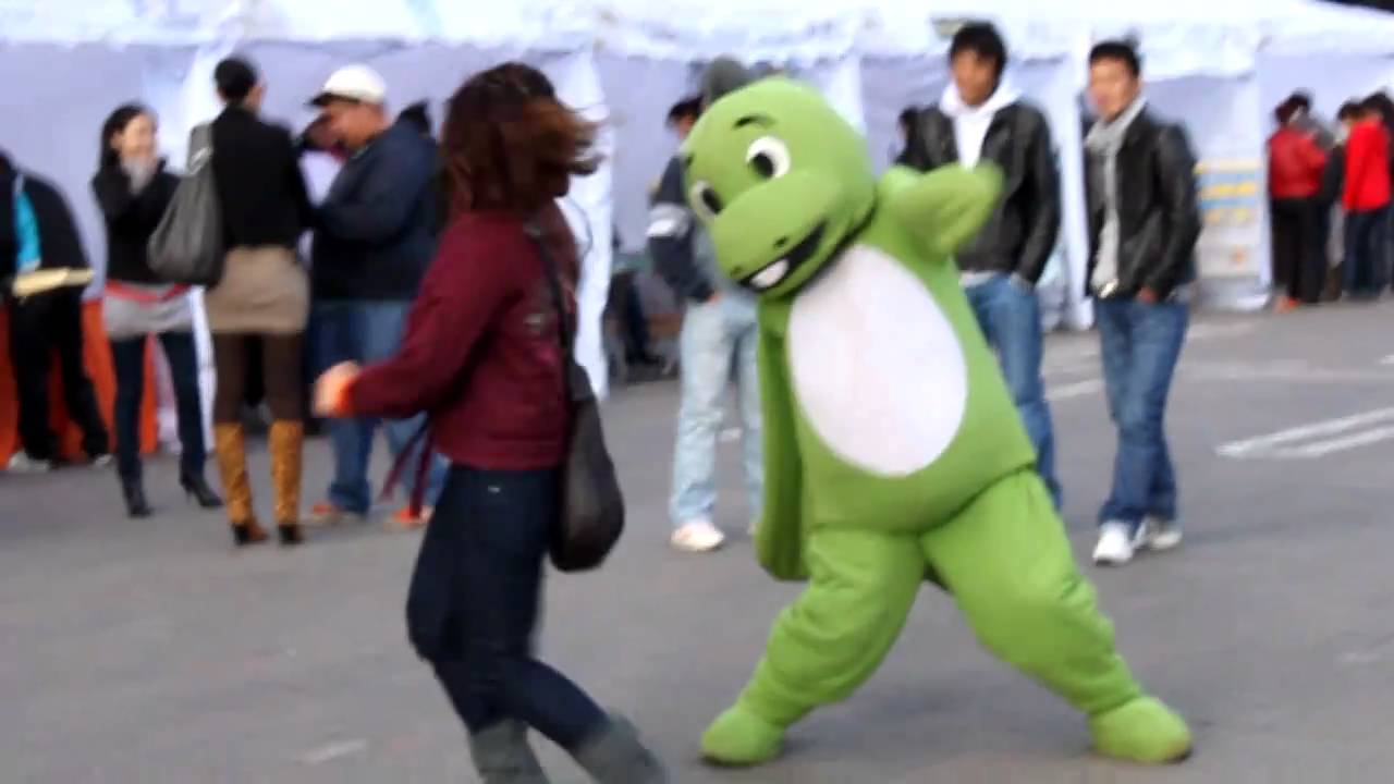 dancing in front of the Ih delguur, ulaanbaatar - YouTube