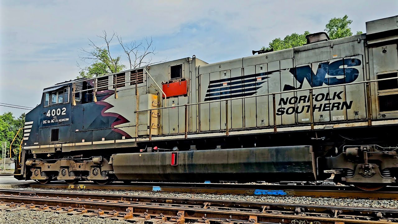 Friendly wave from the Pere Marquette Engineer, Norfolk Southern #4002, Long Range meet & more ...