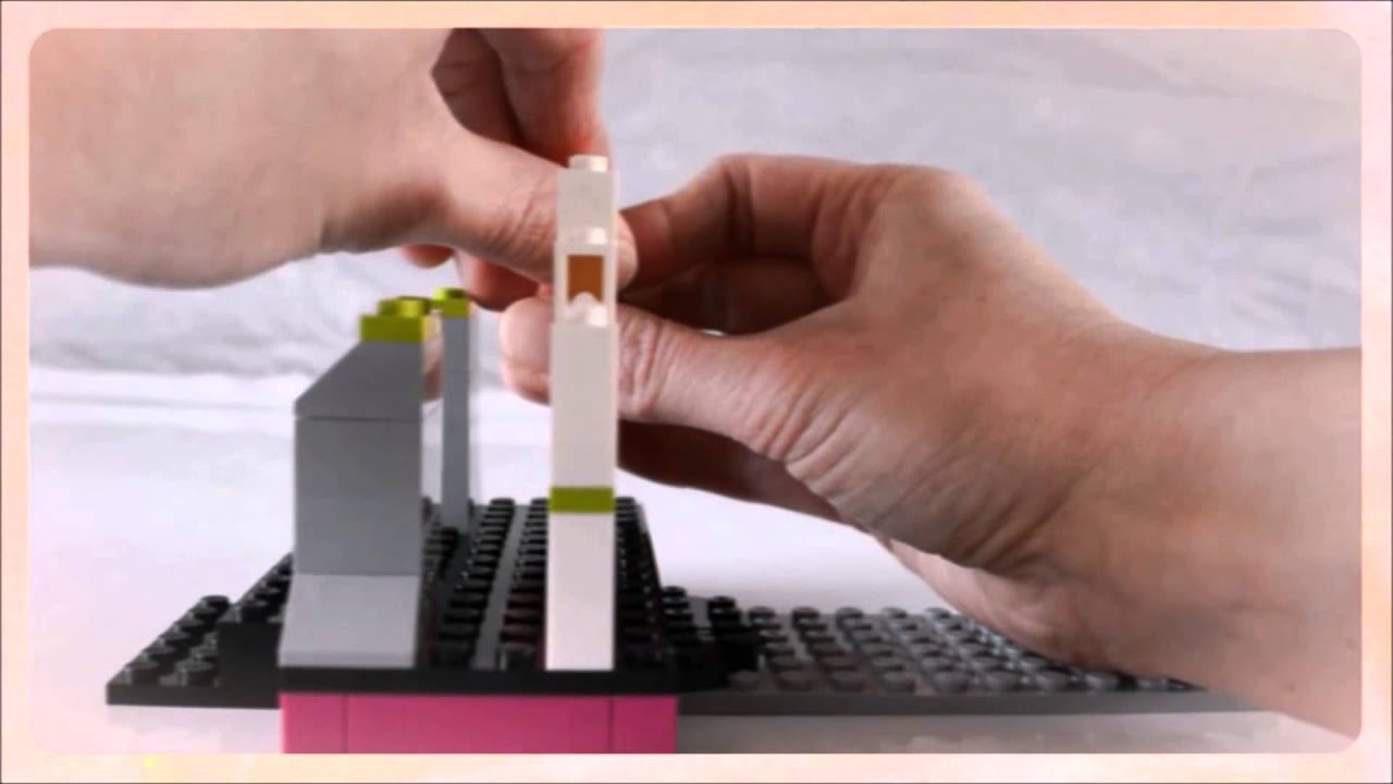 Lego Friends Catwalk Phone Stand #40112 - YouTube