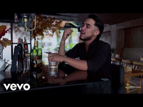 Juan Carrascal - Me quedo con tus besos (Video Oficial) - YouTube