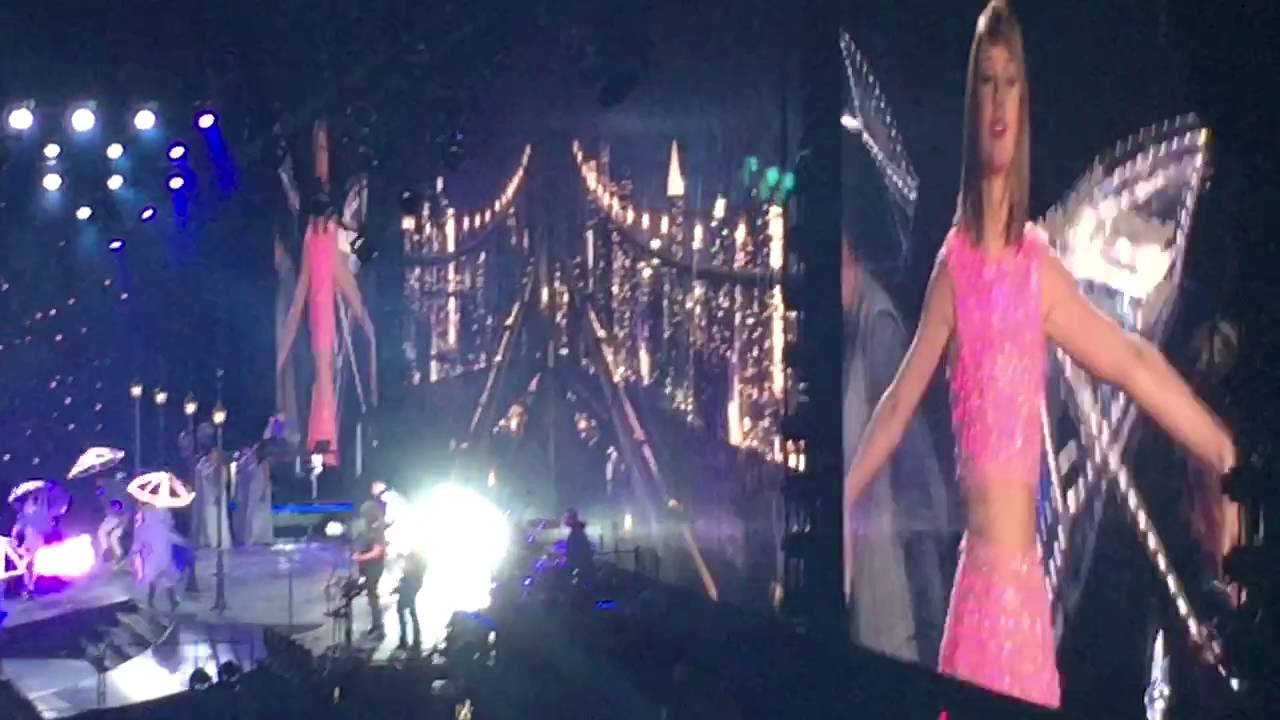 Taylor Swift: How you get the Girl live - YouTube