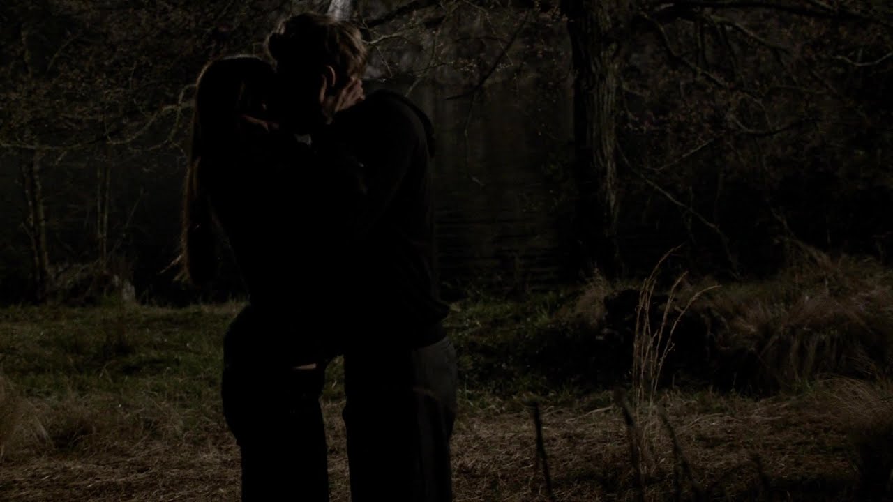 The Vampire Diaries - (1x20) - Elena salva Stefan - YouTube
