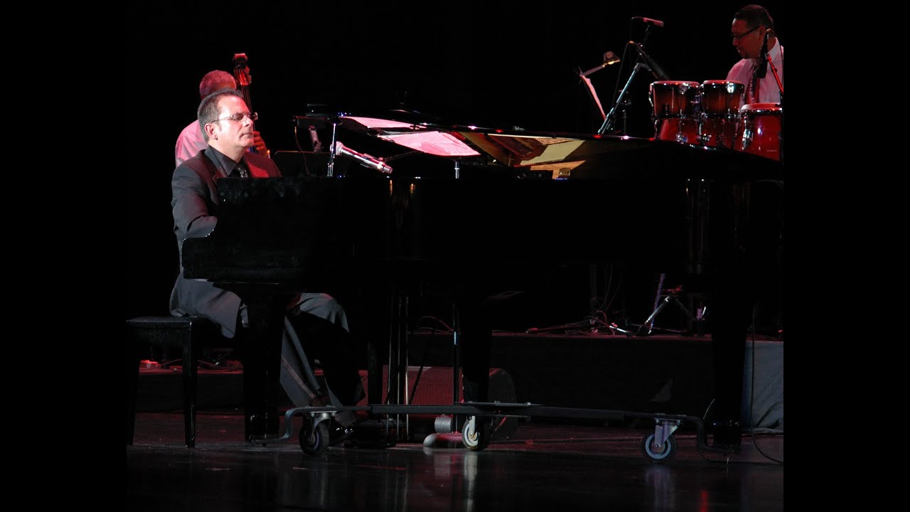 Angel Roque Este terco Corazon (Live) - YouTube