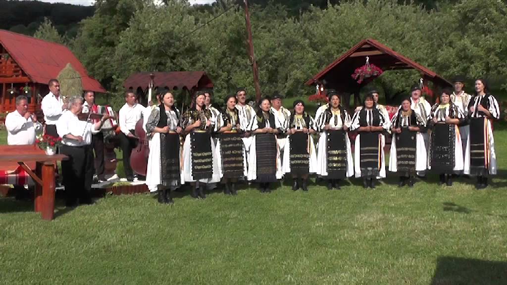 GRUPUL VOCAL FOLCLORIC PE ULITA SATULUI DIN BOIAN - Învârtită din Boian ...