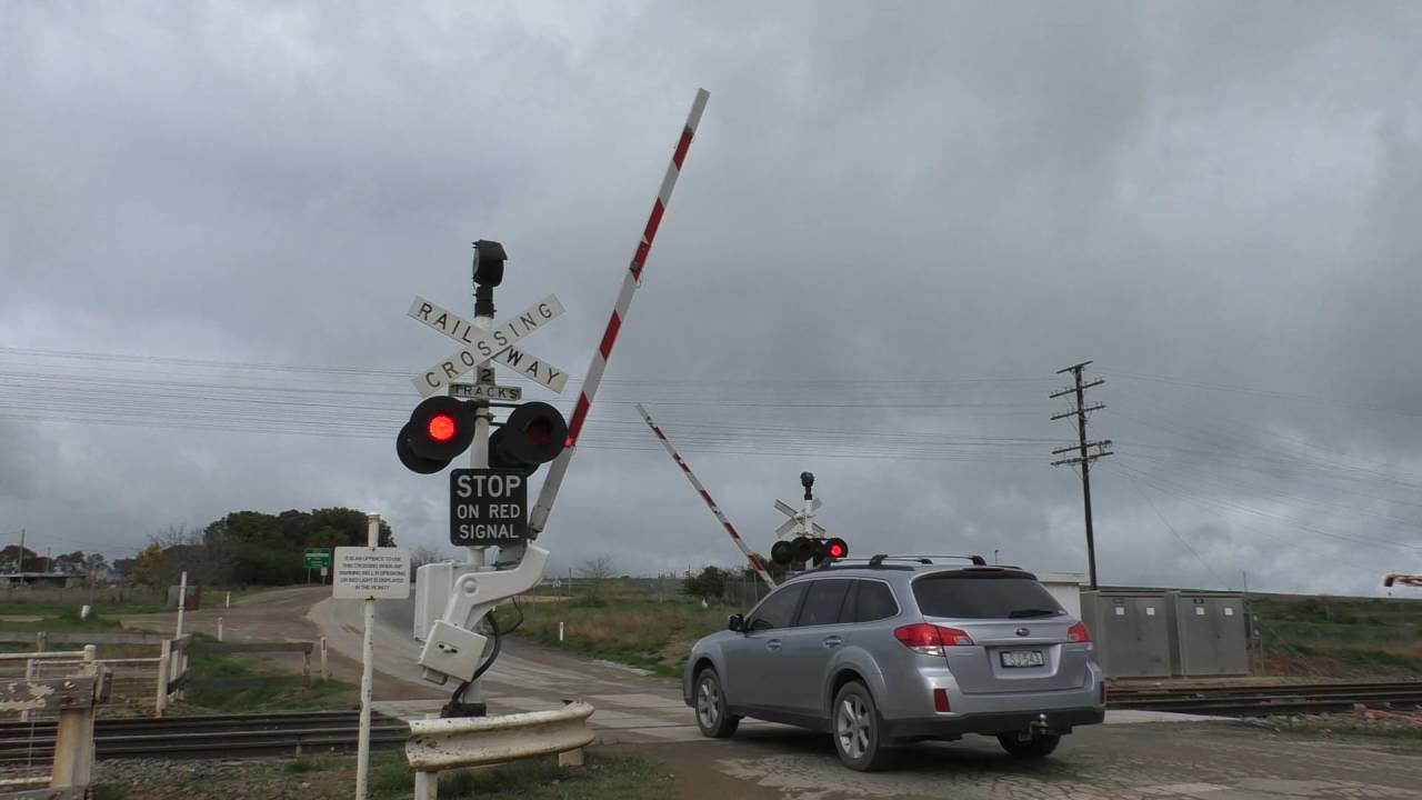Level Crossing, Cunningar NSW, Australia. - YouTube