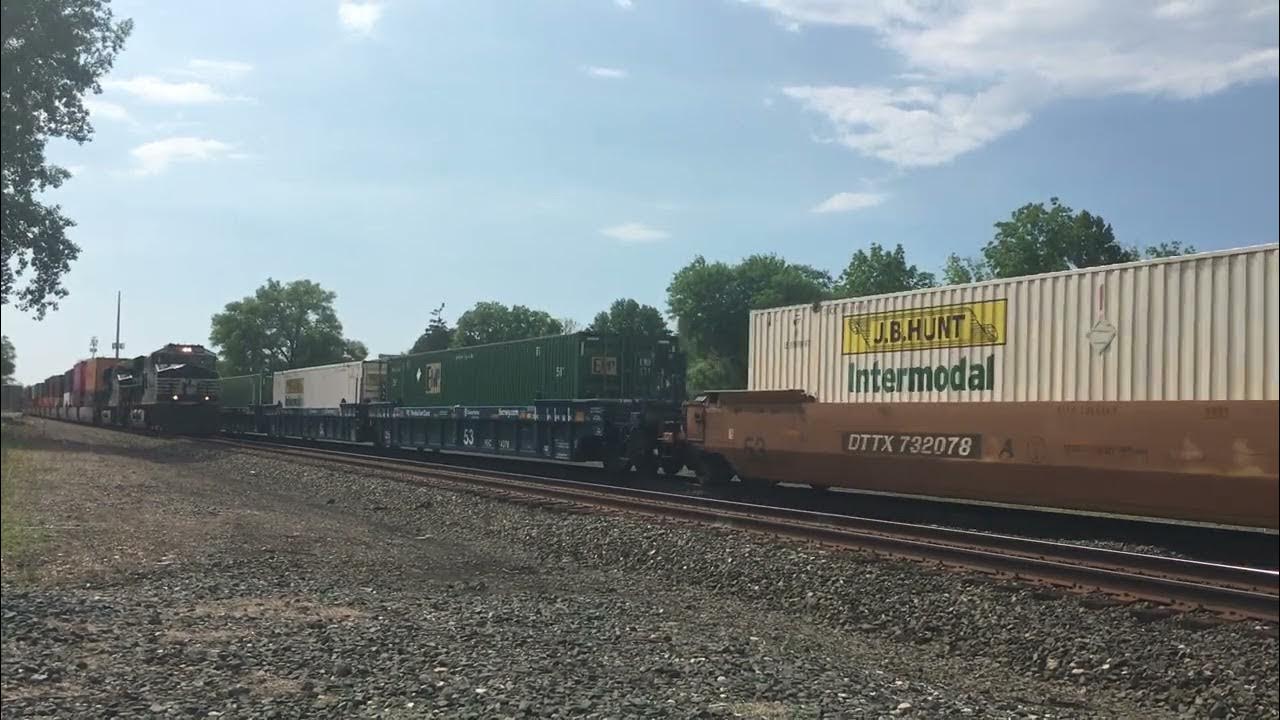 NS 8133 leads eastbound intermodal in Chesterton, IN! (6/9/21) - YouTube