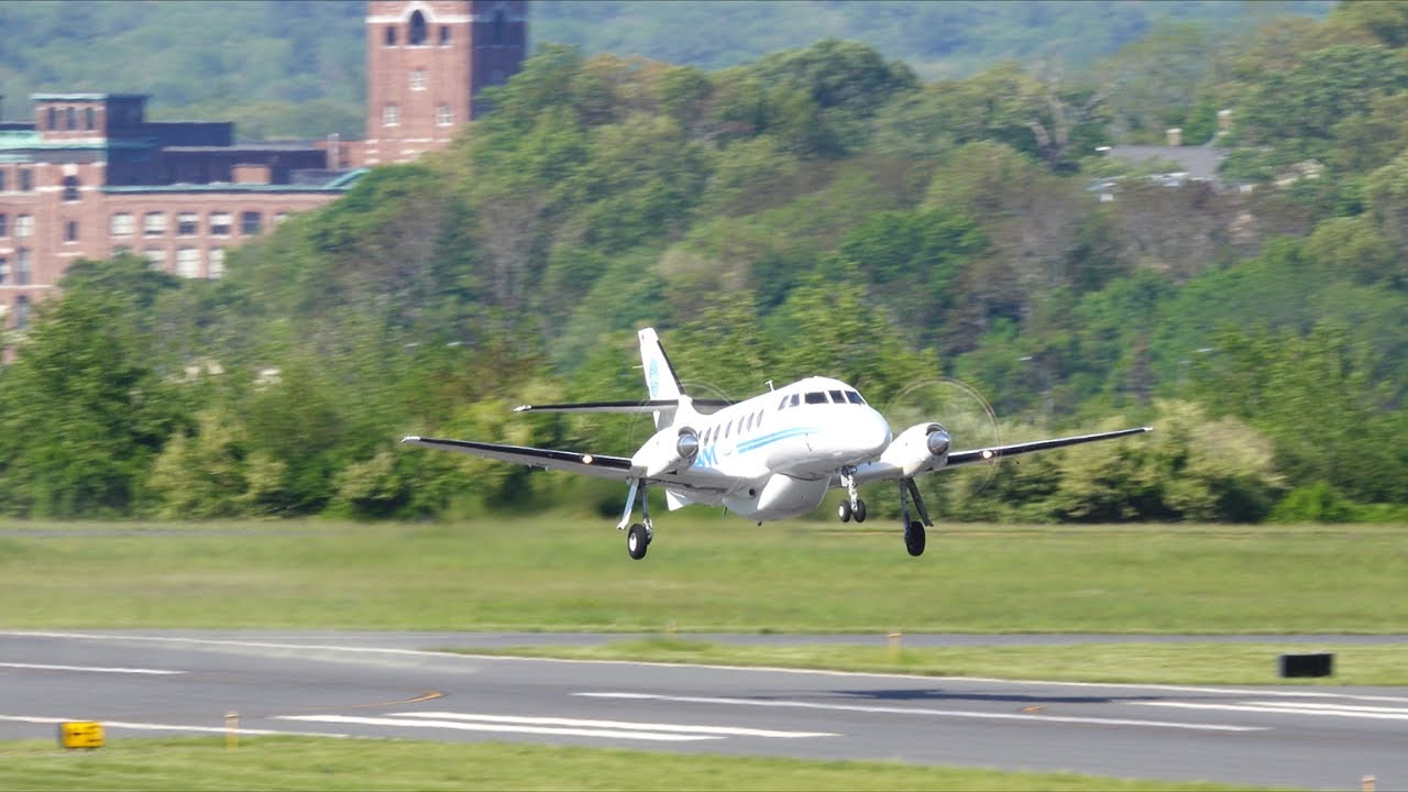 Rare BAE Jetstream 31 takeoff [4K Video] - YouTube