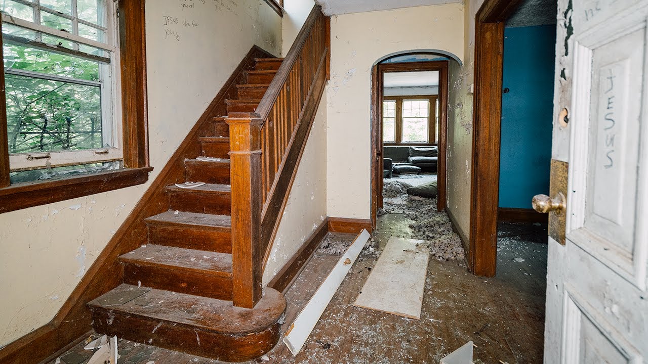 Beautiful 100 year Old Abandoned Red Brick Farmhouse in the bush ...