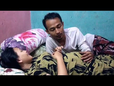 Elus Elus Perut Istri Lagi Hamil Anak Kedua - Hamil Anak Kedua
