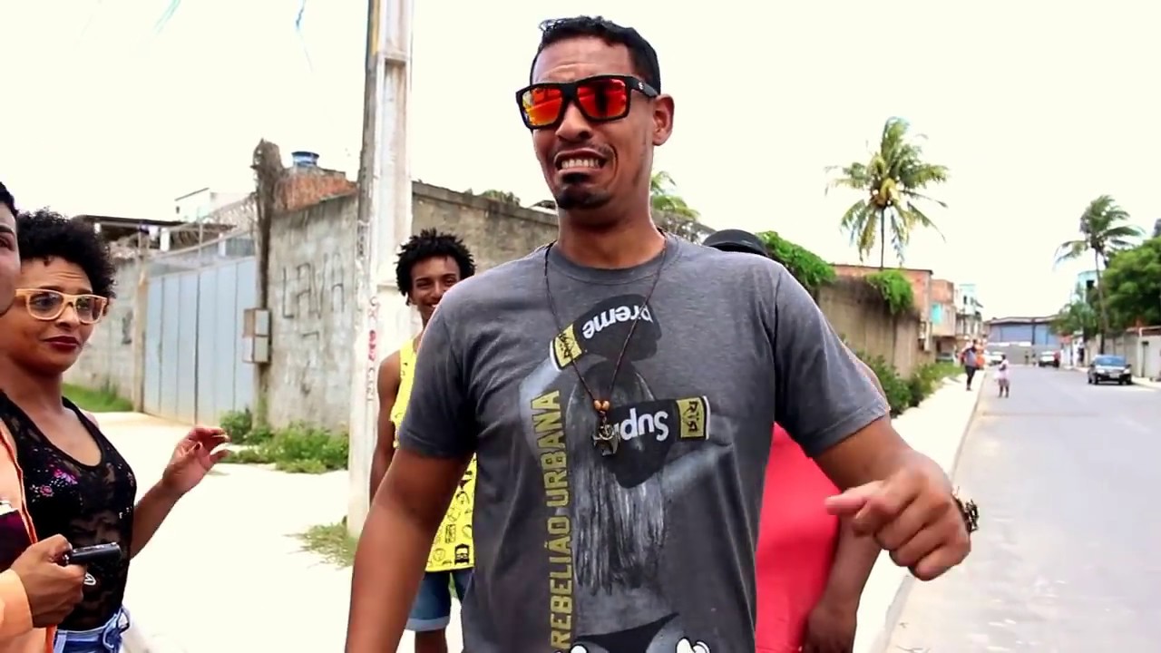 Poonta D'esquina (A ponta da esquina) - YouTube