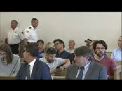 Kevin Spacey accuser's mother in court - YouTube