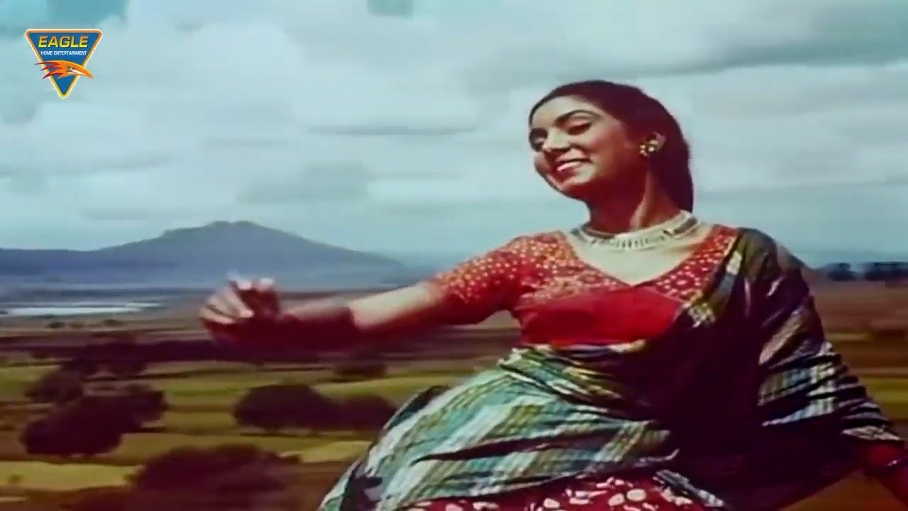 Aan Hindi Movie Songs || Aaj Mere Man Mein Video Song || Dilip Kumar ...