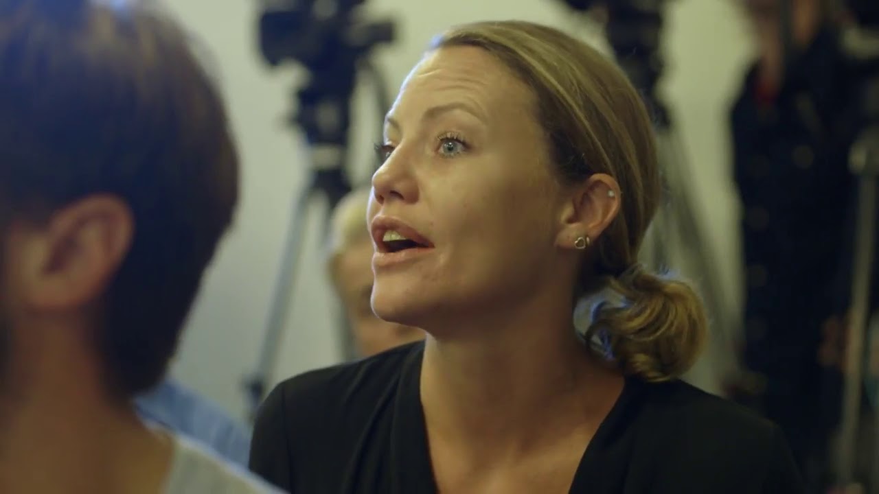 Hacking Justice: Garzón Defends Assange Trailer - YouTube