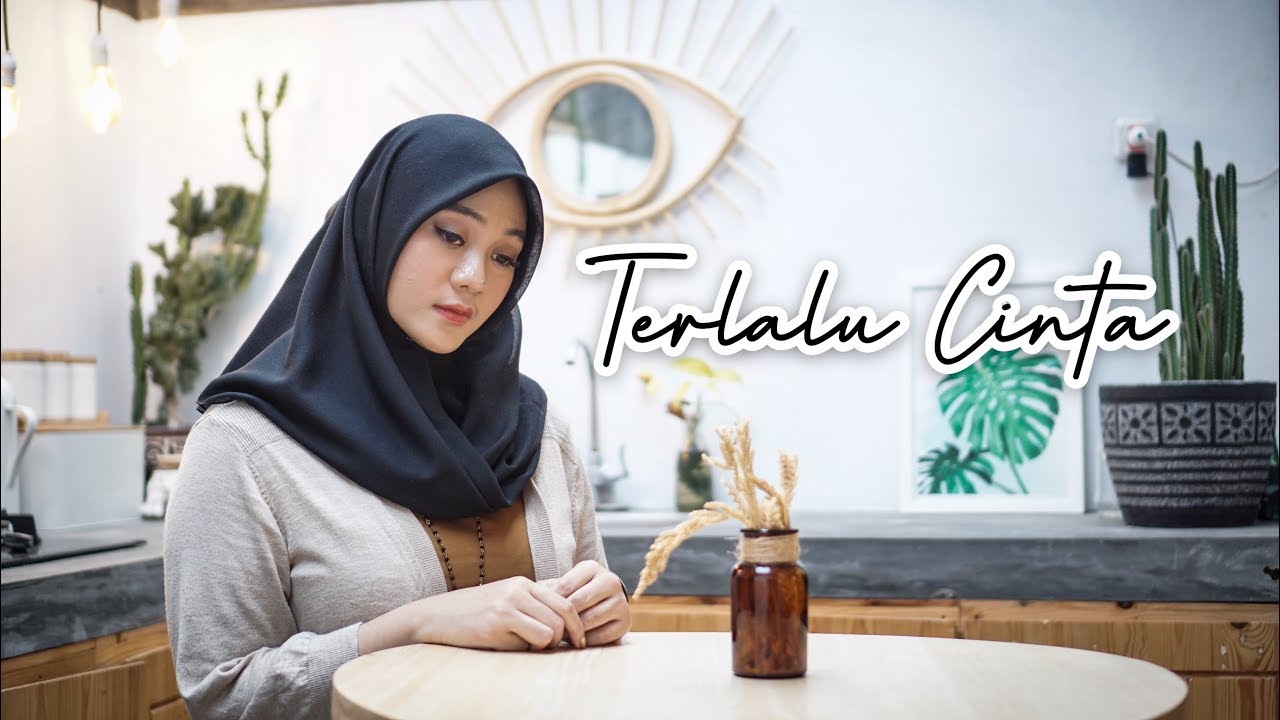 TERLALU CINTA - ROSSA ( Cover by Fadhilah Intan ) - YouTube