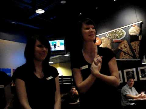 boston pizza cantando. - YouTube