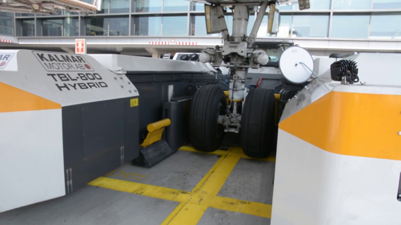 TBL 800 Hybrid Towbarless Tractor - Cradle Functionality - Kalmar Motor ...