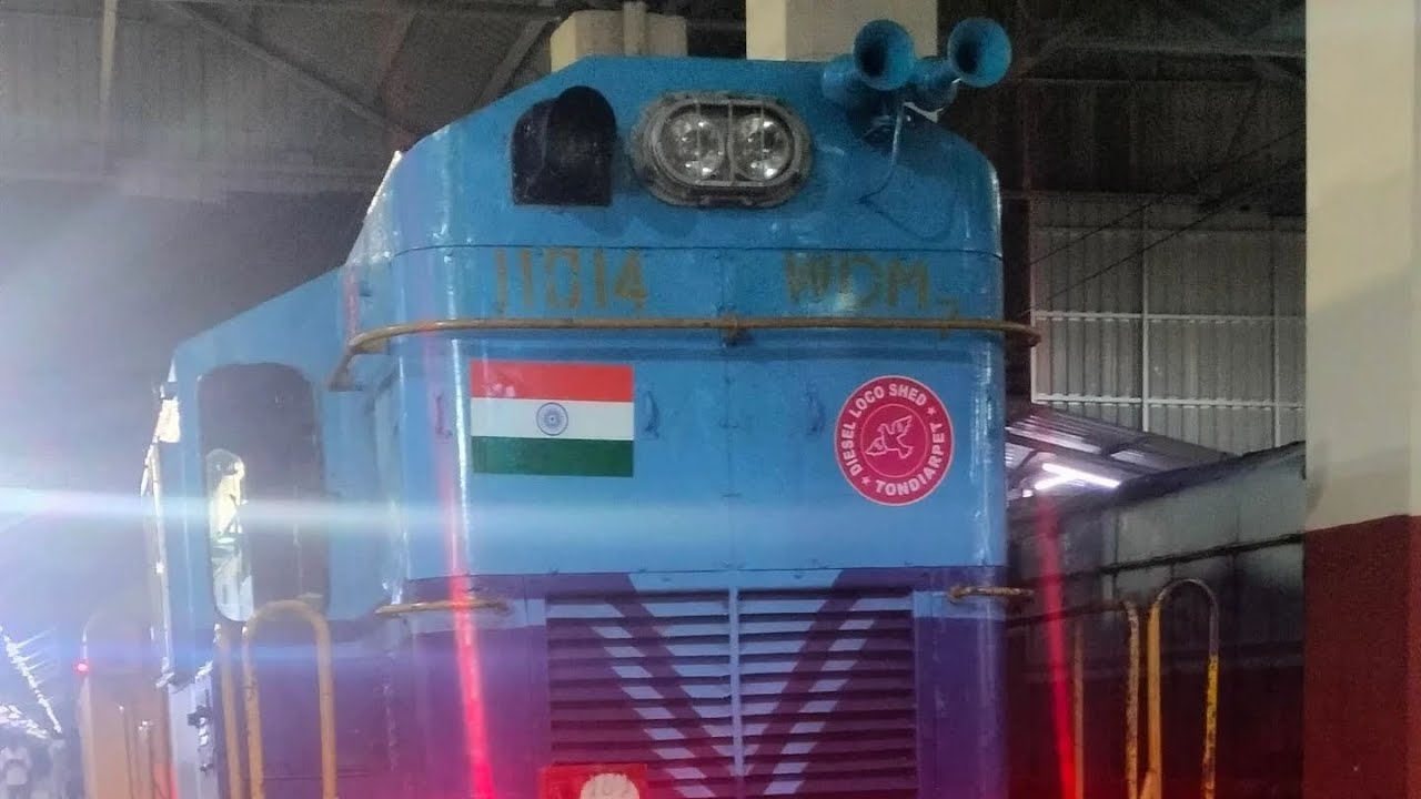 CORNFLOWER/DARK/ELECTRIC BLUE SHUNTER ENGINES REST AT MGR CENTRAL WDM7 ...