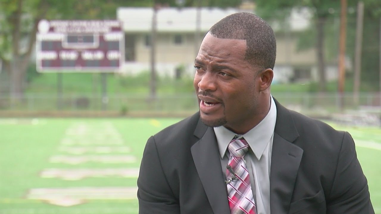 Thomas Tapeh Talks Life, Football With WCCO's Mike Max - YouTube