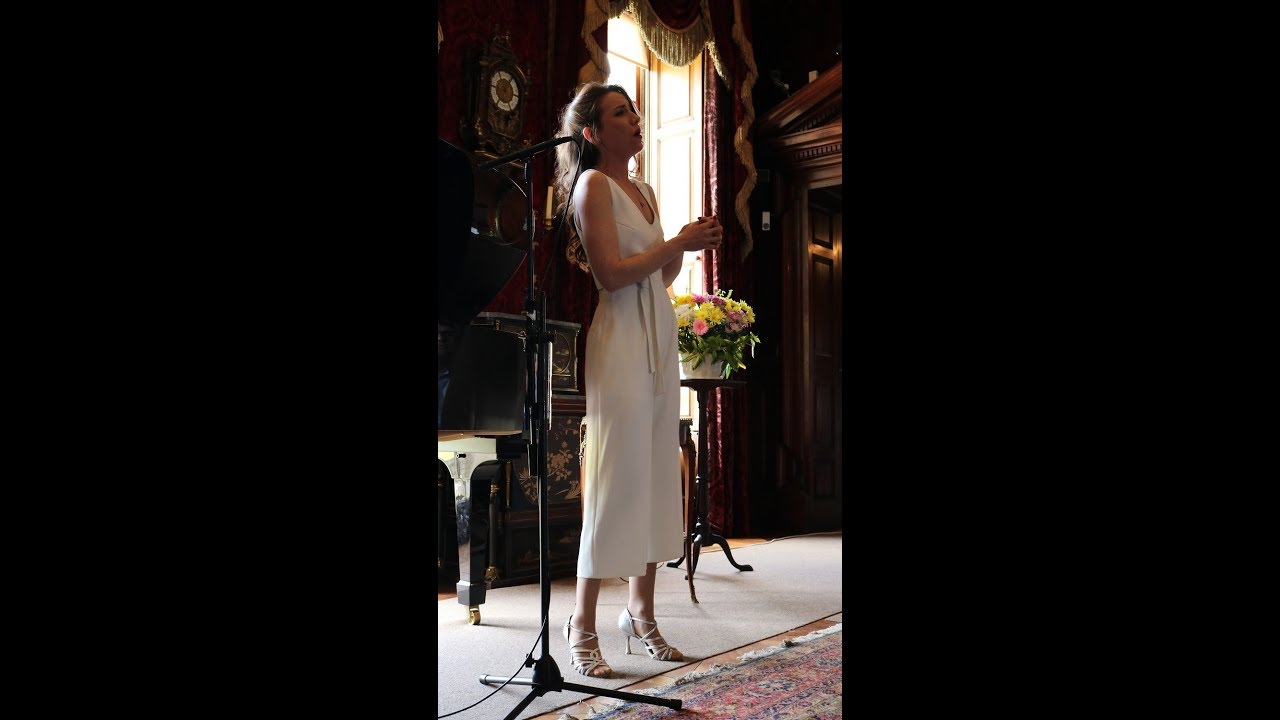 Rachel Kelly / Fiachra Garvey, Canteloube "Bailero" - YouTube