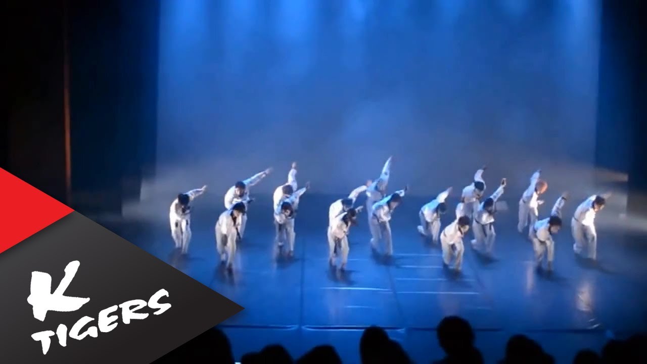 K TIGERS em Brasília 2013 jil-poong [K타이거즈 브라질리아 국립극장 - 질풍] - YouTube