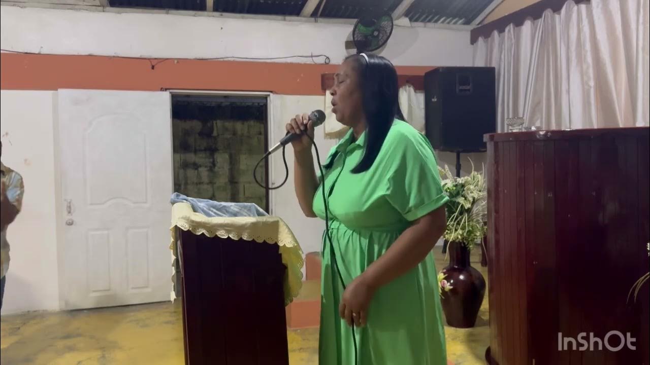 EN EL ALTAR DE DIOS EL FUEGO ESTÁ ENCENDIDO - CORO - YouTube