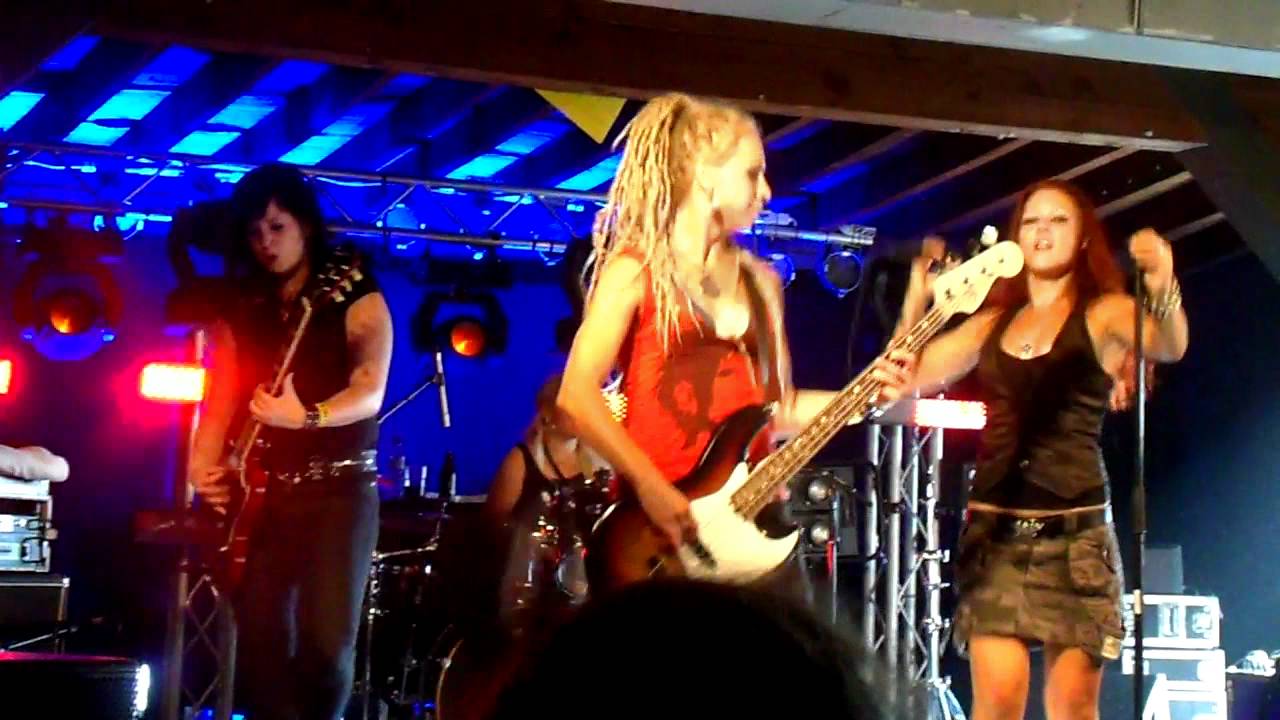 BARBE-Q-BARBIES - Love Machine - live in Qstock 2011 - YouTube
