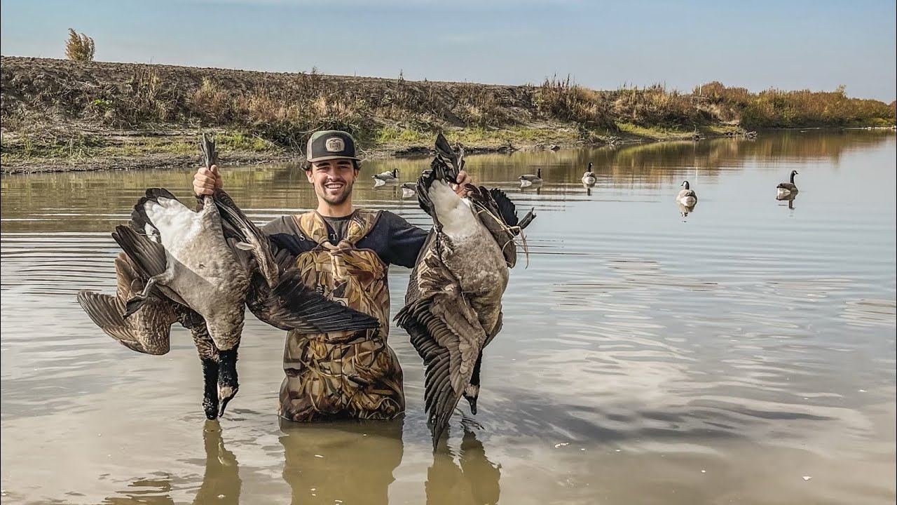 Goose Hunting on a Skinny River Loaf (Bonus Duck Hunt) - YouTube