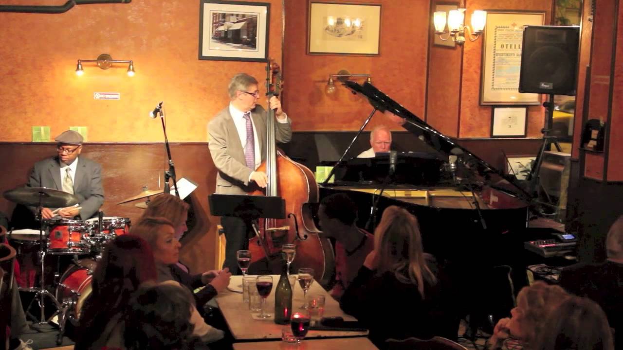 Roger Davidson Jazz Trio - "Yesterdays" -Live @ Caffe Vivaldi - YouTube