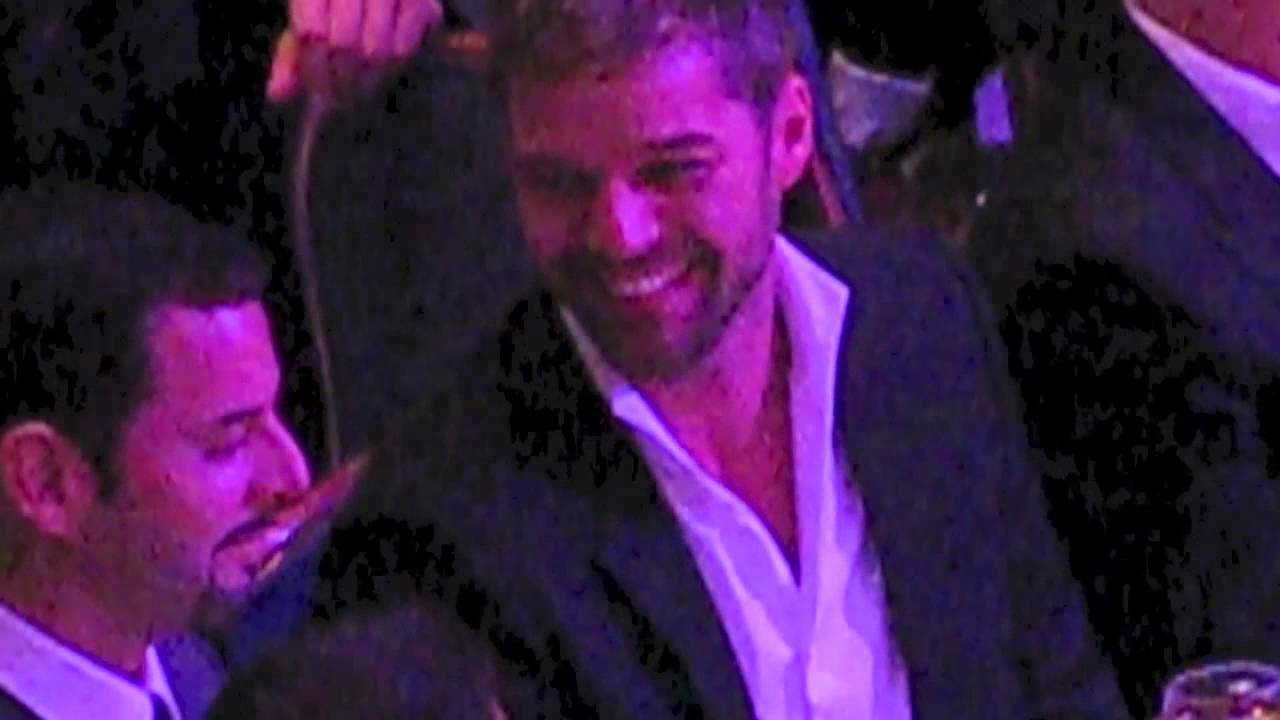 Ricky Martin Carlos Gonzalez Kiss