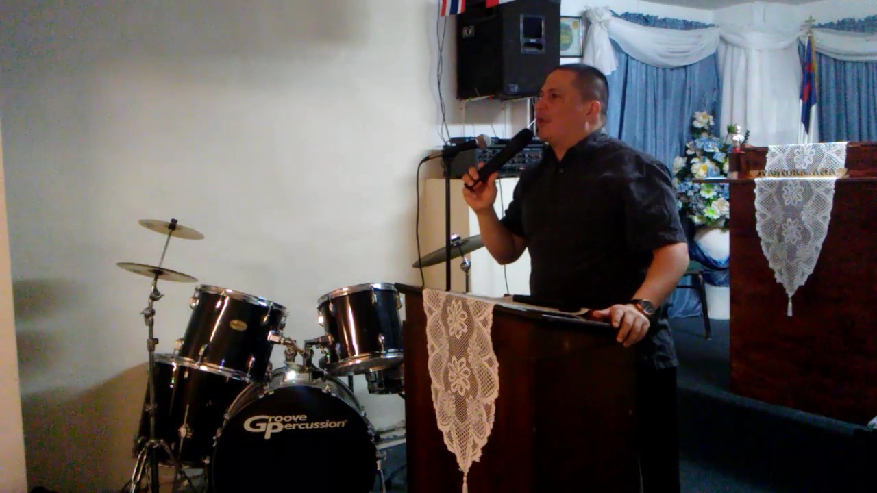 Luis Garcia canta himno amemonos y Pastor Roger Arroyo trae reflexion ...