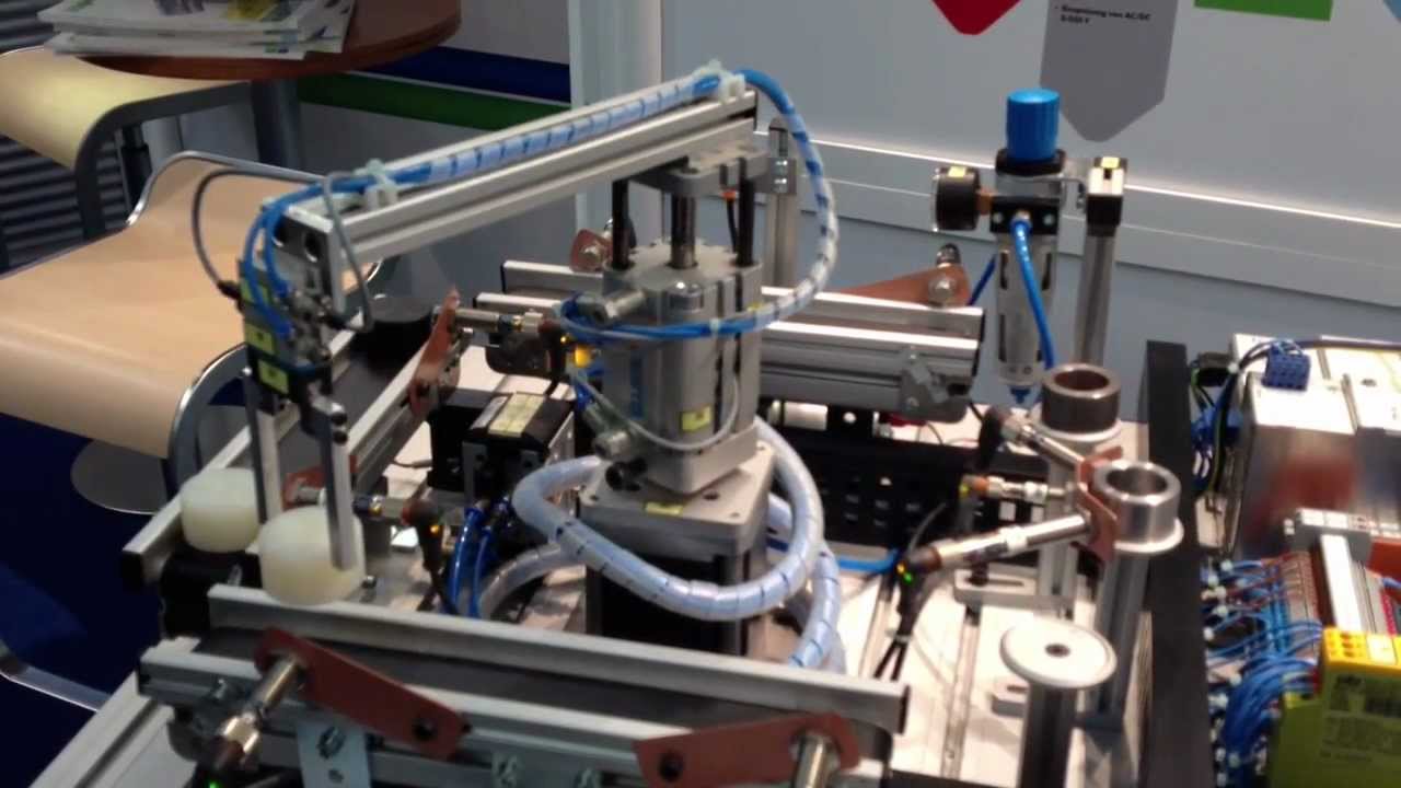 Intelligent robot with compressed air - YouTube