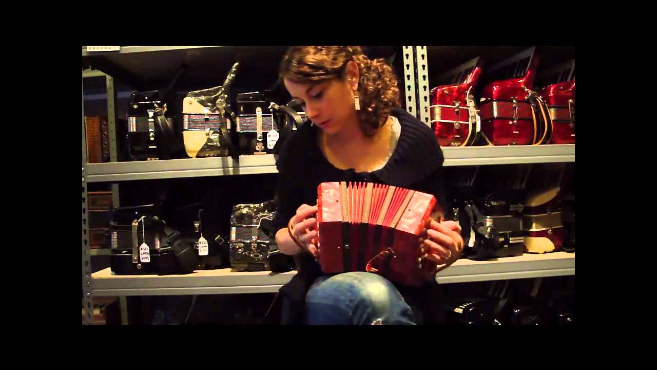551 - Red Italian Concertina CG 20 $195 - YouTube