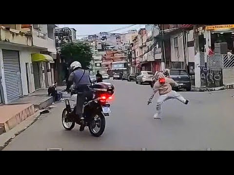 12 Fugas de Moto Que Deixaram a Polícia de Queixo Caído! #N33