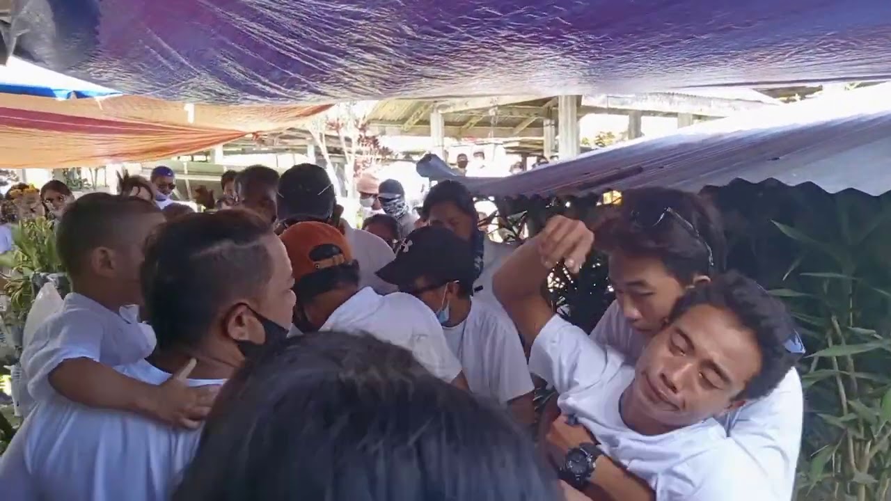 heartbreaking moments during Lolo's burial - YouTube