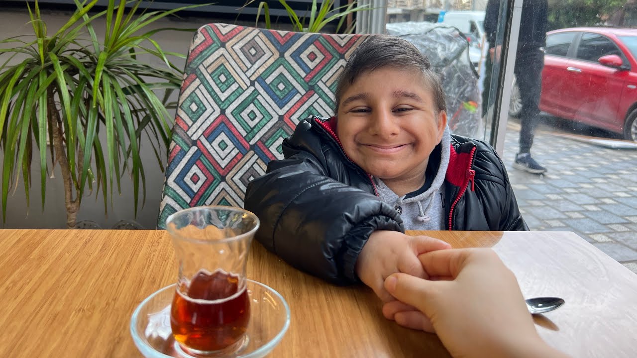 Burak Reis Beni Pastaneye Getirdi ! ( Romantik Erkek 😍) - YouTube