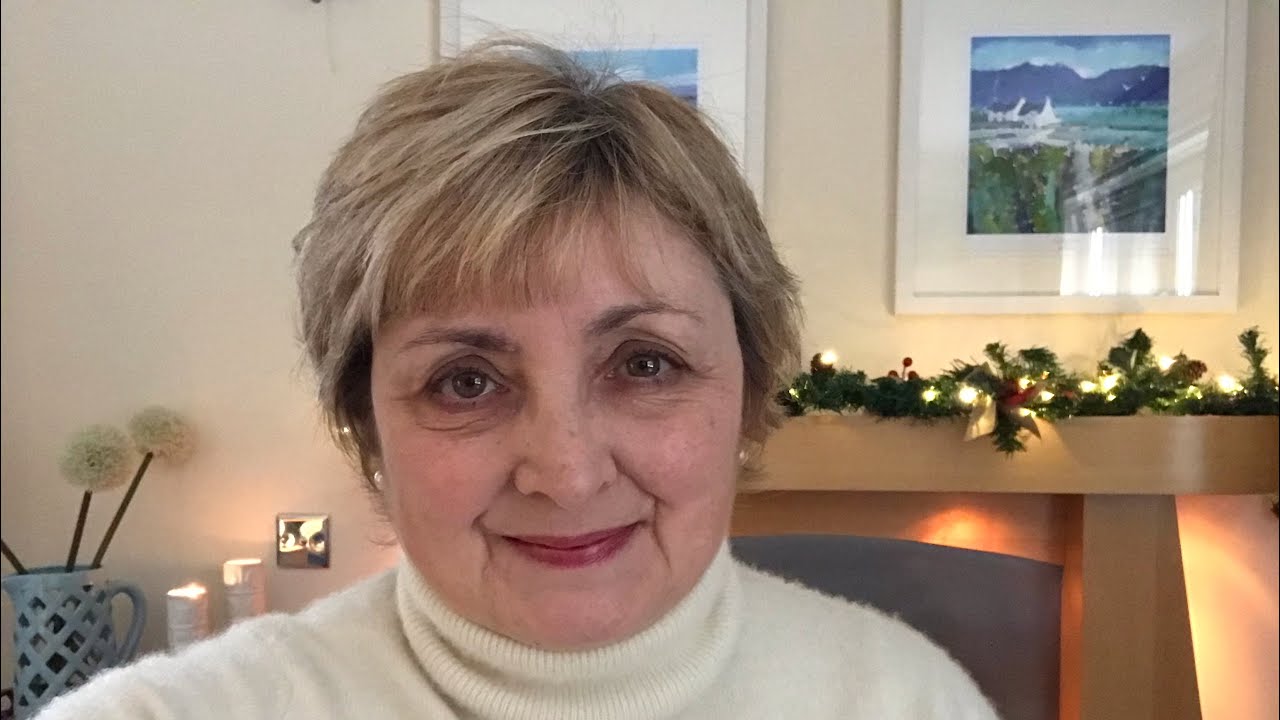 Child in a Manger/ Leanabh an Aigh by Mary Macdonald || Callie Sim ...