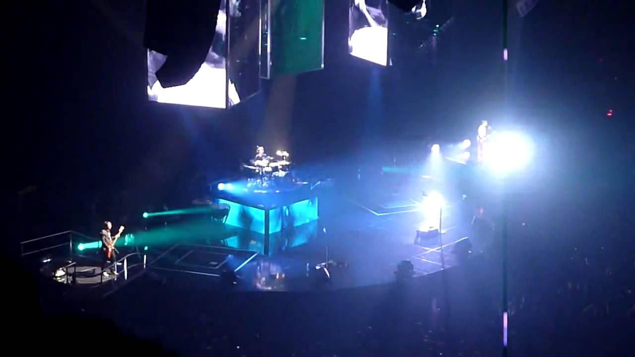 Muse - Time is Running Out (Live) - YouTube