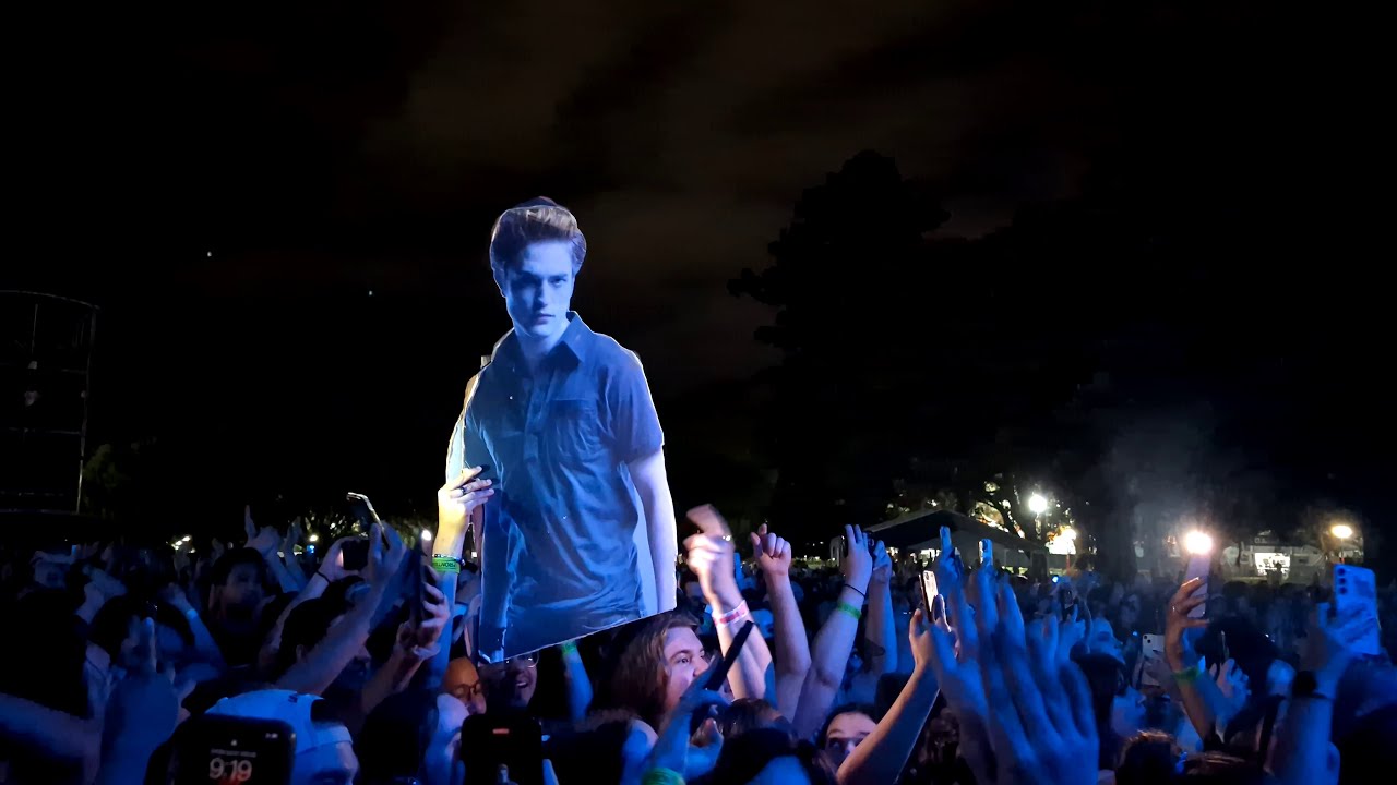 Paramore - Decode (Live At The Domain Sydney) - YouTube