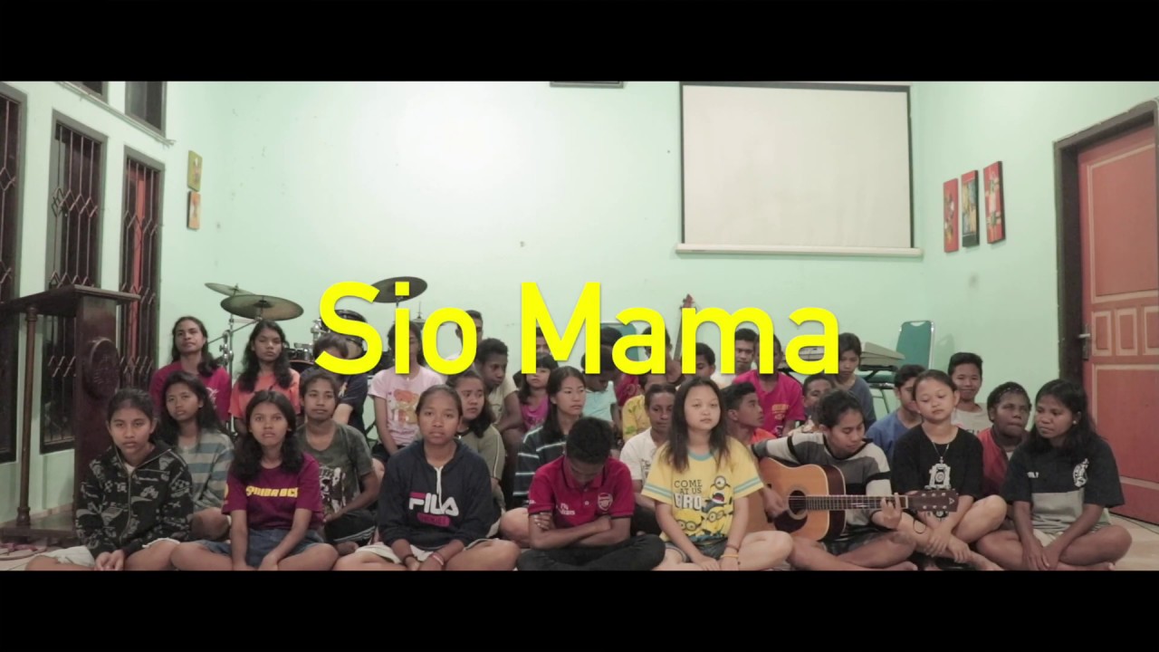 SIO MAMA - Melky Goeslaw [COVER - GITA EKLESIA FAMILY] - YouTube