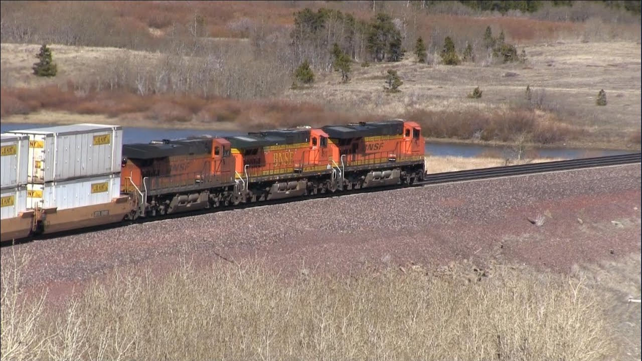 BNSF Train Spotting HD: BNSF 7744 4511 & 6510 Leads Z-Train East At ...