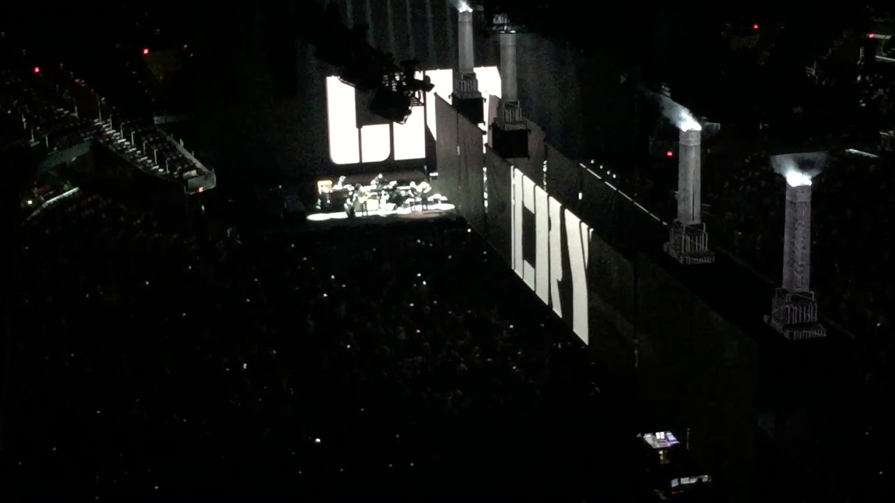 Roger waters in Cleveland - Dogs!! ANIMALS! - YouTube