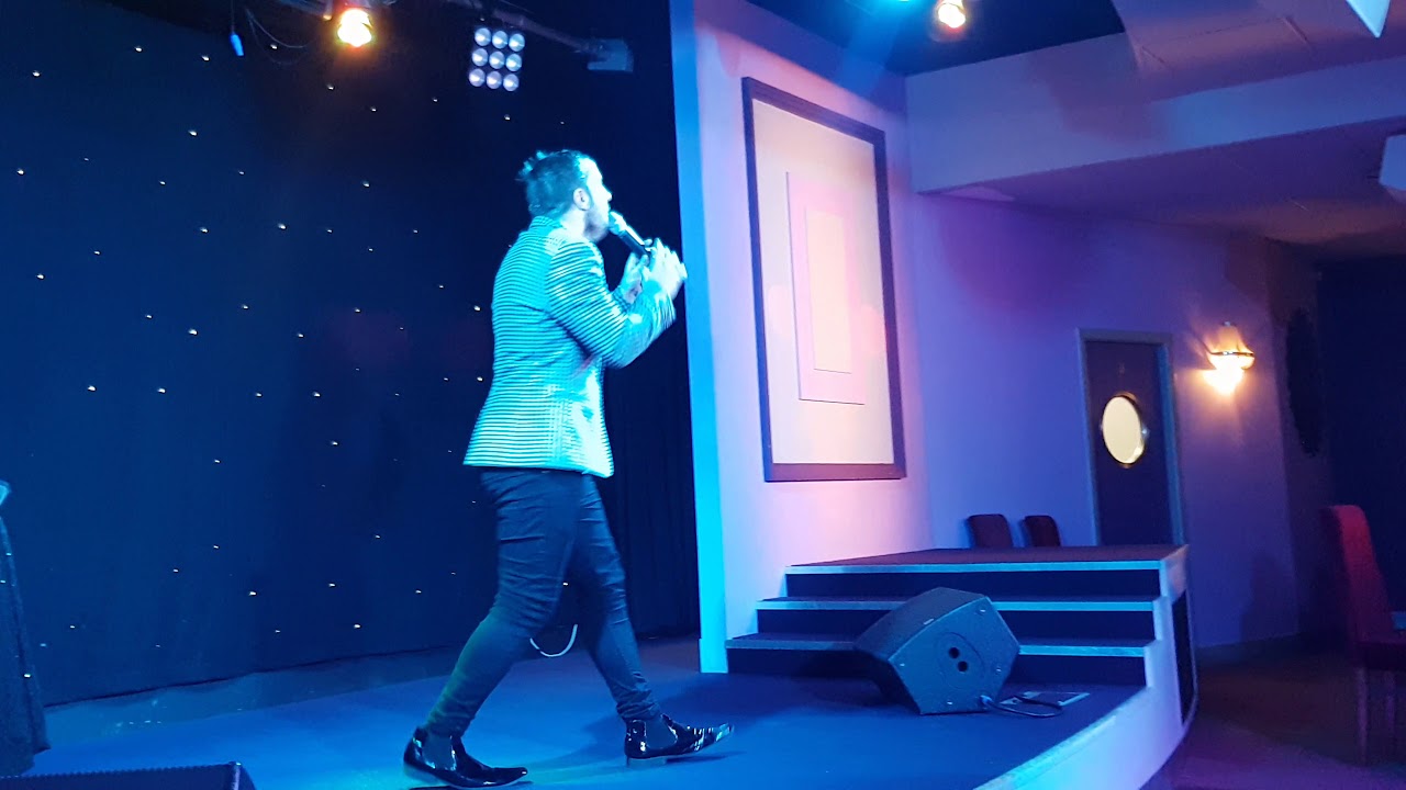 Adam harrod sings penny arcade in the v lounge at Vauxhall holiday park ...