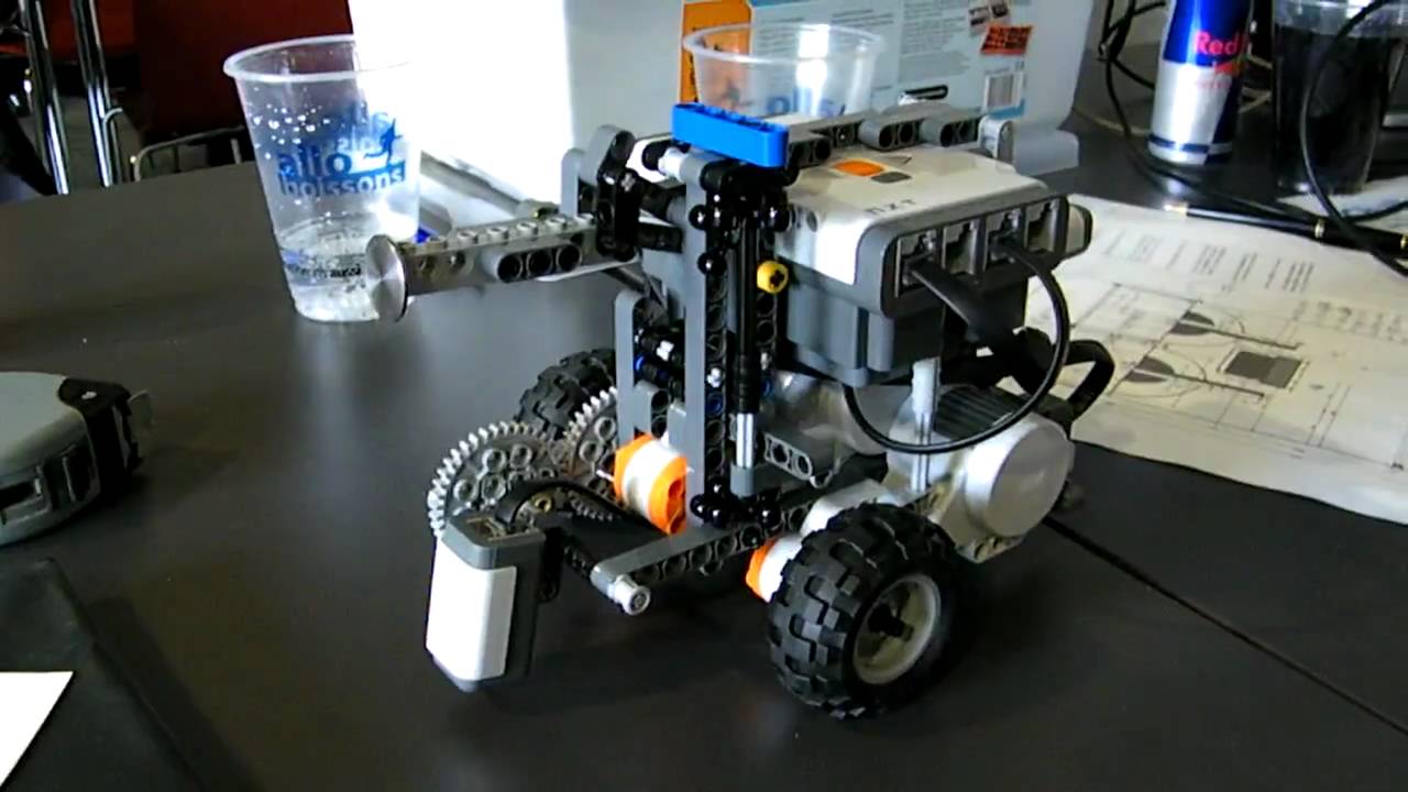 Lego Technic - Robot NXT - Fribot 2010 - YouTube