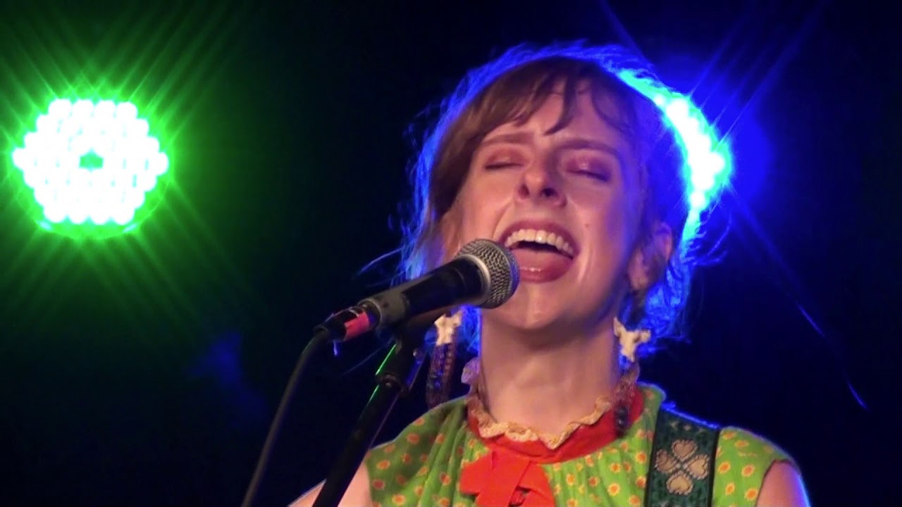 Una Walkenhorst at the Bottleneck - YouTube