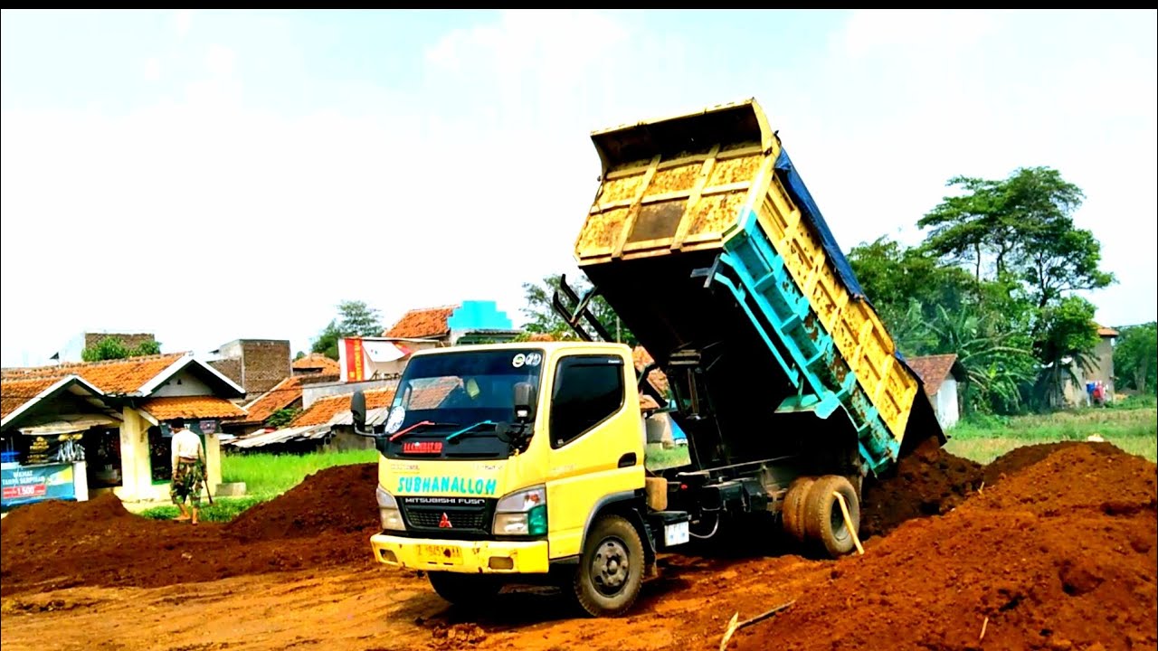 mobil dump truk yang sangat keren Jungkit nya FulL bak Nurunin Tanah ...