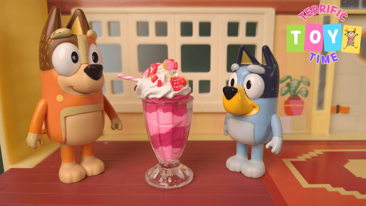 Bluey, Bingo and Muffin Make Sweet Treats for Family | Bluey Toys - YouTube