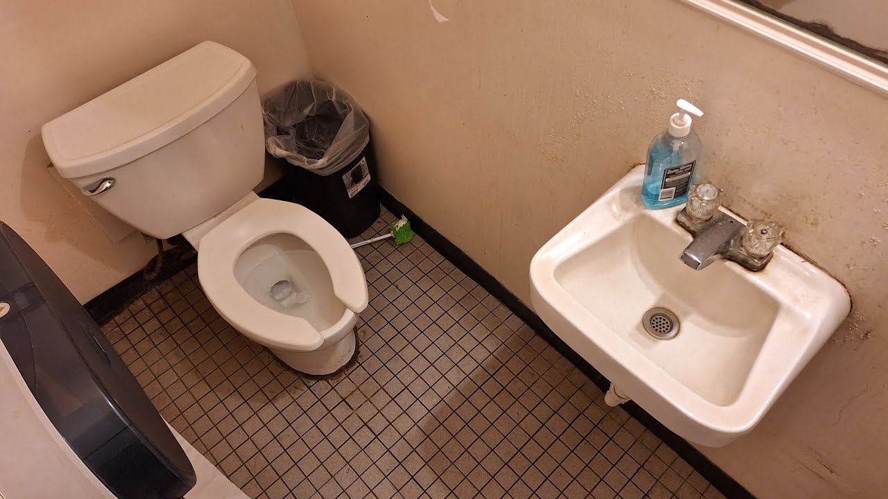 Exxon Men's Restroom - YouTube