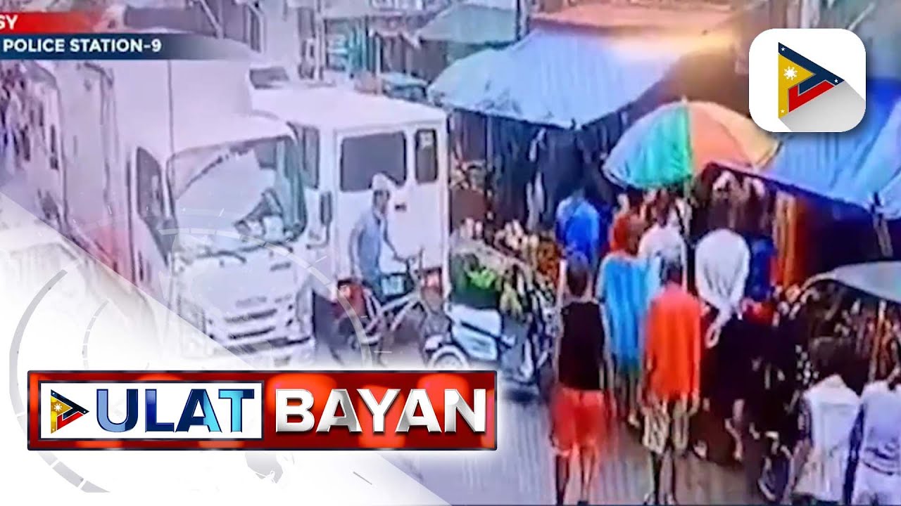 Nakahubad na Vietnamese na gumagawa ng kahalayan sa loob ng e-trike ...
